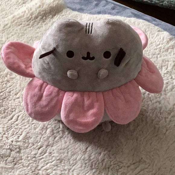 Gund | Toys | Nwot Flower Petal Pusheen 95 | Poshmark